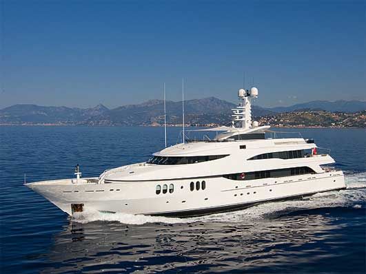 Superyacht Ultima III's price drops by €5 million at Edmiston & Merle Wood
